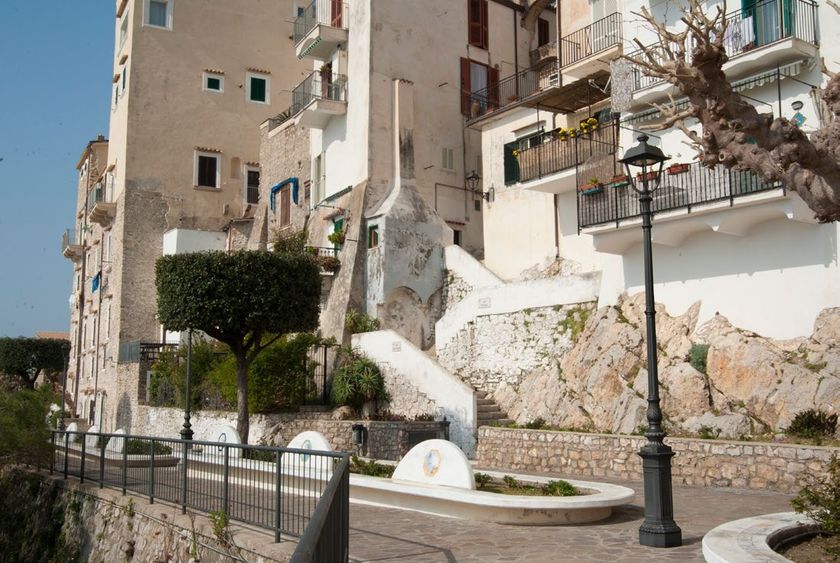 CASTORE Lantern street lamp By Neri | design Domenico Neri