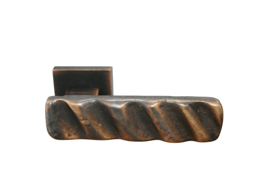 LATUS MG2222 Bronze door handle on rose By Fama International