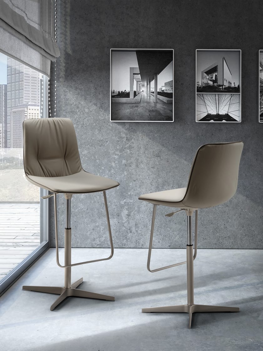 LISA | Stool with 4-spoke base By EFORMA