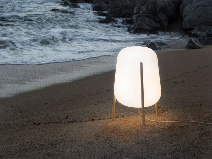 LLUM LED polyethylene floor lamp By Calma | design CrousCalogero