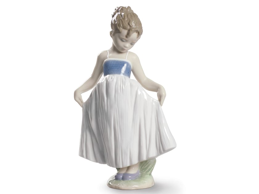 LOOK AT MY DRESS GIRL Objeto decorativo de porcelana By Lladró