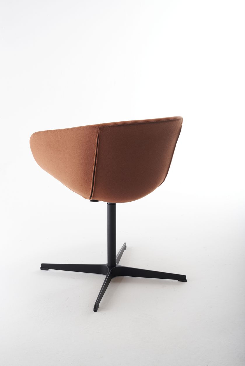 MAYA CR UP Tanned leather chair with 4-spoke base By SOFTLINE 1979