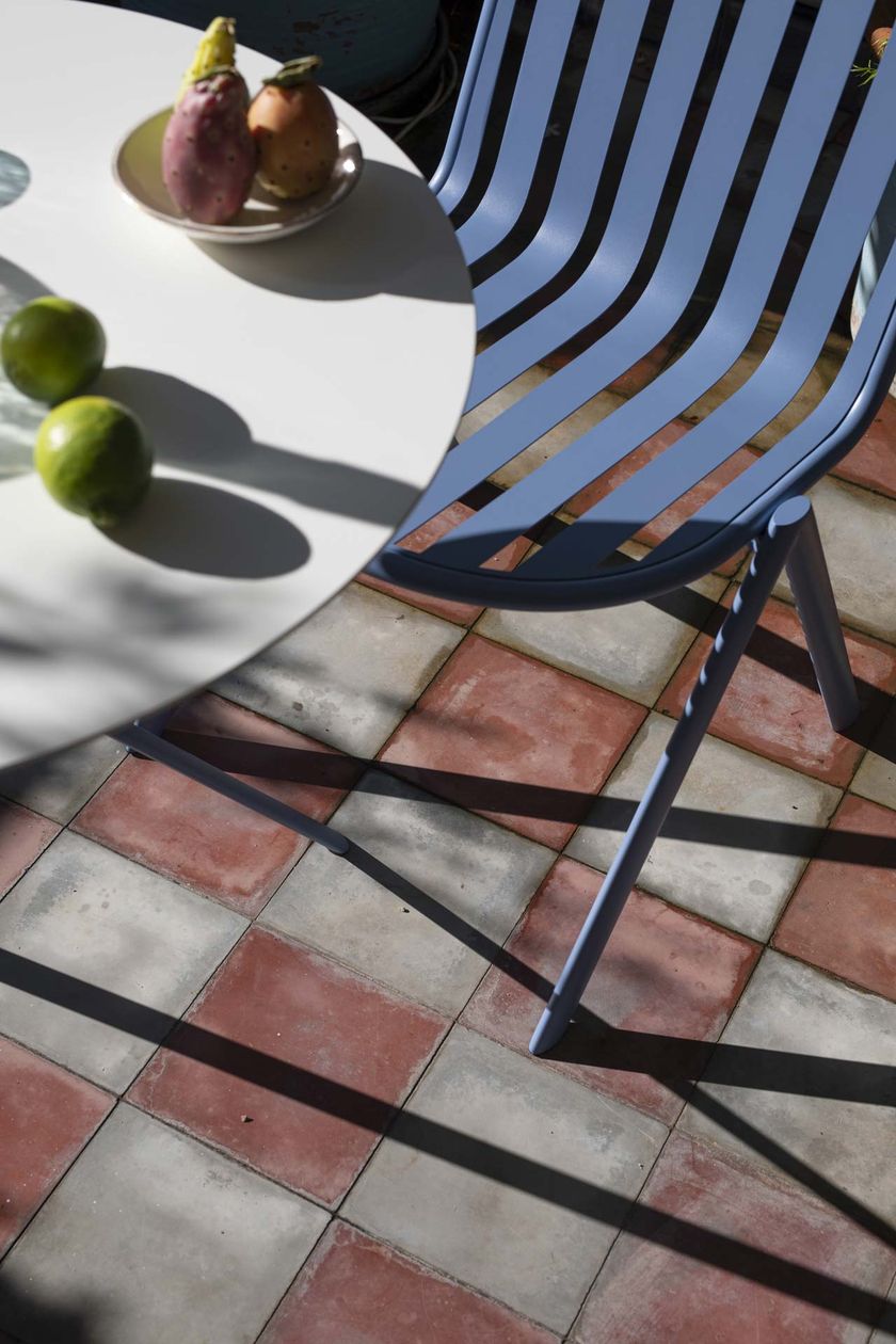 MELIK Round powder coated steel table with 3-star base By BABEL D ...