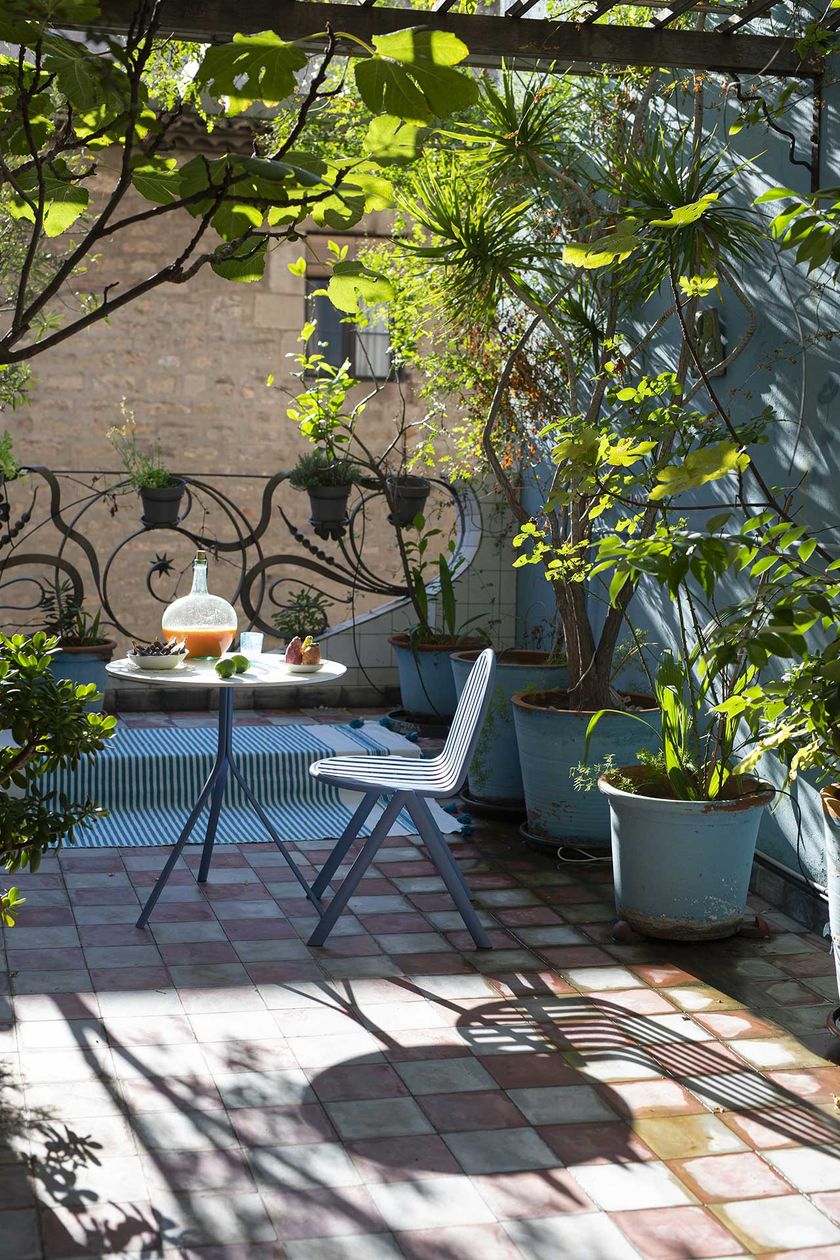 MELIK Round powder coated steel table with 3-star base By BABEL D ...