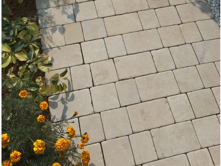 Pavimento per esterni in pietra naturale MINT SAWN SETTS By Stone Age