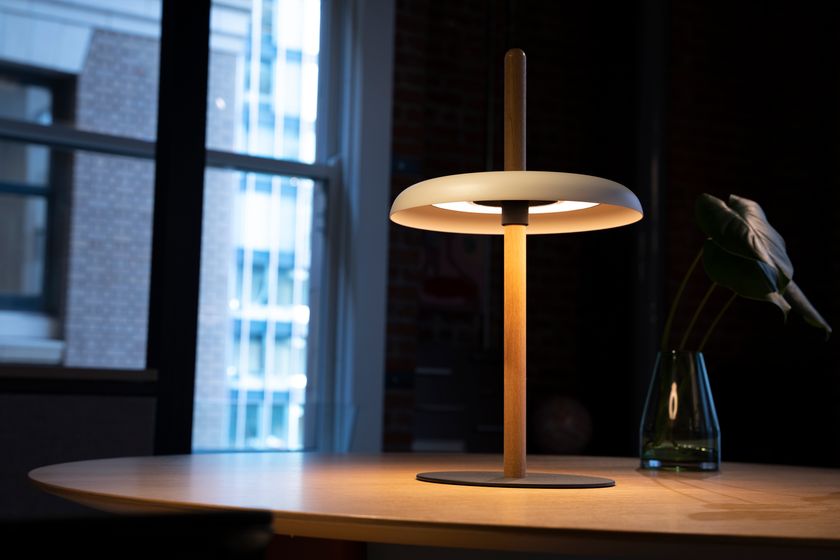 NIVÉL LED rechargeable table lamp By Pablo