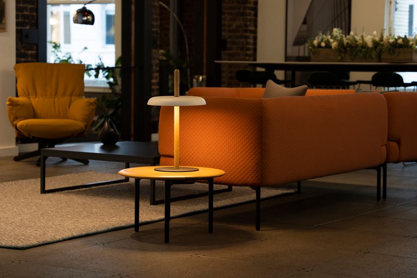 NIVÉL LED rechargeable table lamp By Pablo