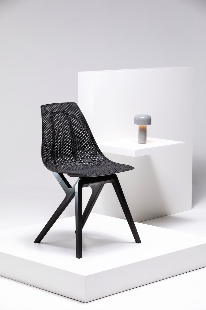 ECONYL® chair noho move™chair black By noho design Formway