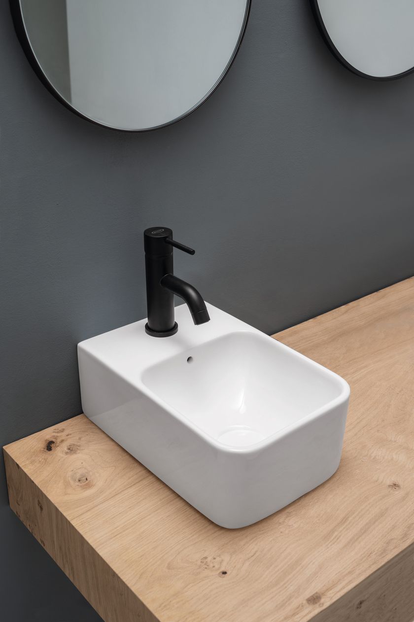 Lavamani da appoggio quadrato in ceramica NORMAL | Lavamani - Axa