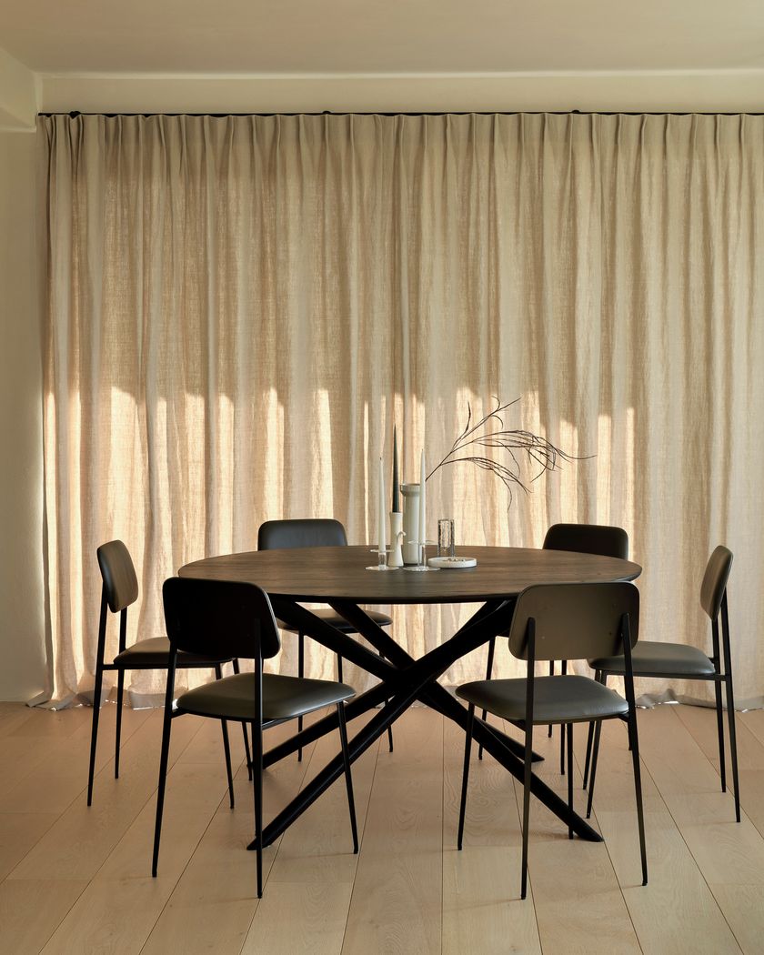 OAK MIKADO BLACK Round oak table By Ethnicraft | design Alain Van Havre