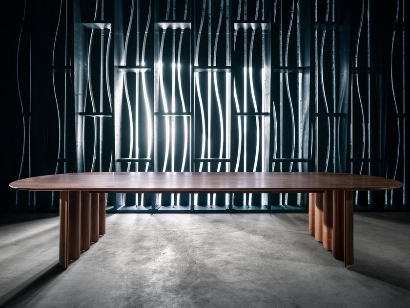 CURTAIN Oval solid wood table By ZEITRAUM | design Läufer + Keichel