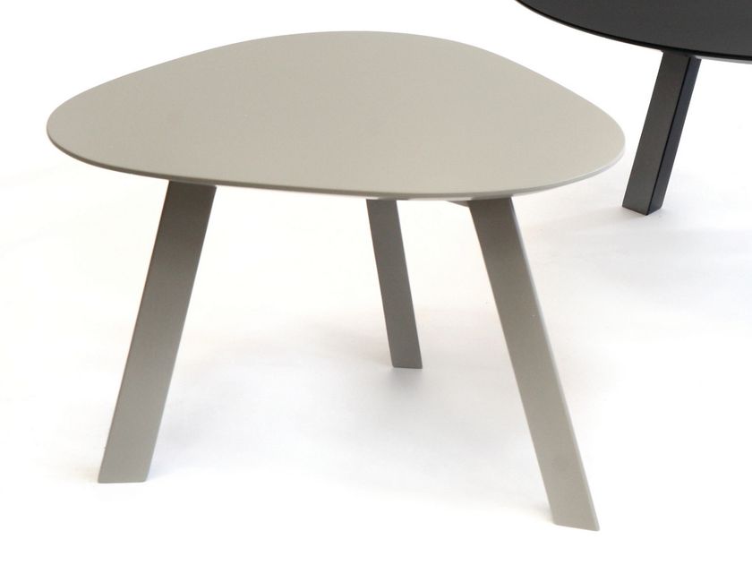 PIA | Side table By HMD INTERIORS