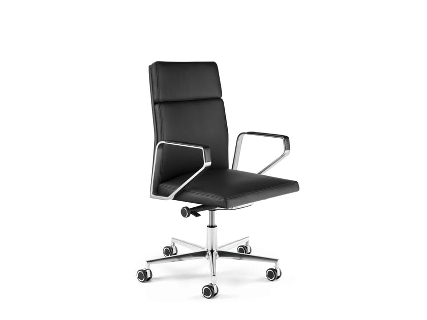 .PILOT P310 Leather executive chair with 5-spoke base By Spiegels