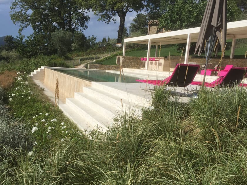 Infinity swimming pool By INDALO PISCINE