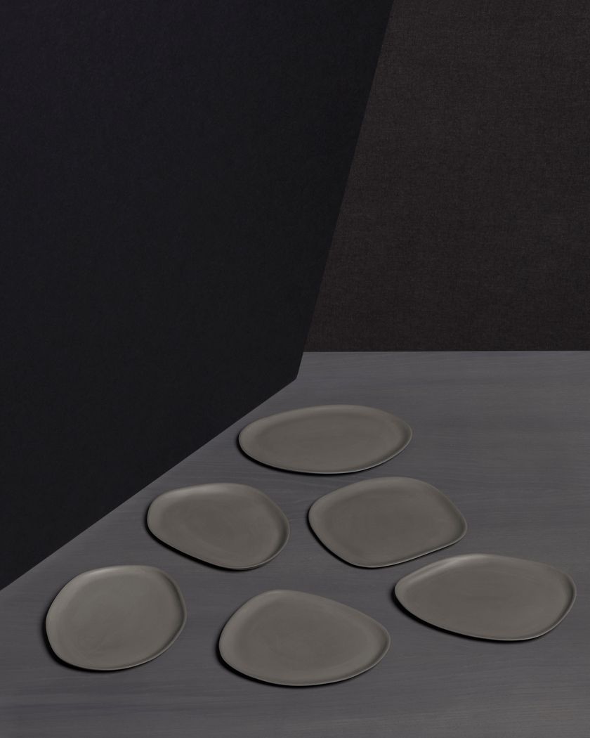 GUSCIO Porcelain plates set By Society Limonta | design Beatrice Rossetti