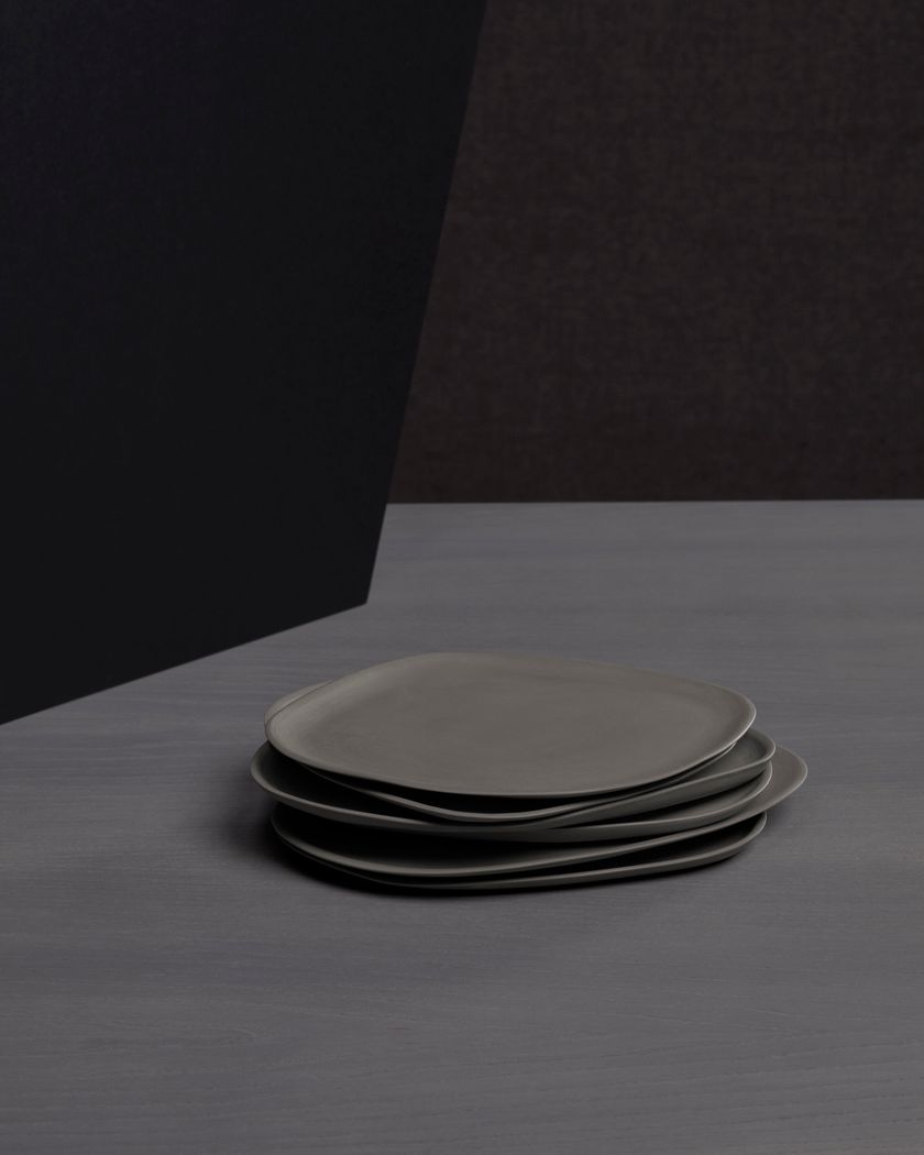GUSCIO Porcelain plates set By Society Limonta | design Beatrice Rossetti