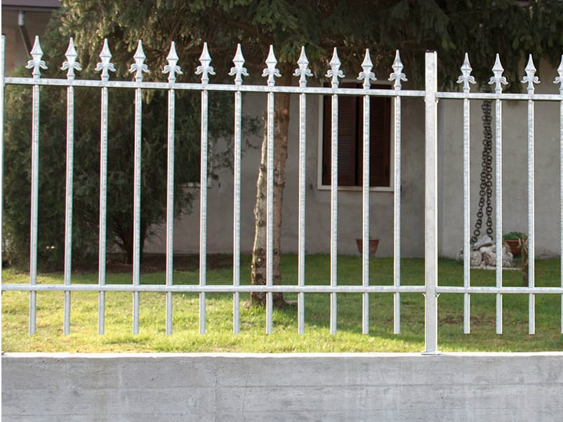 Clôture à barreaudage modulable en fer GIGLIOLA By CMC