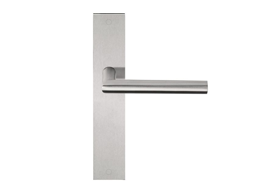 BASIC | Door handle on back plate By Formani