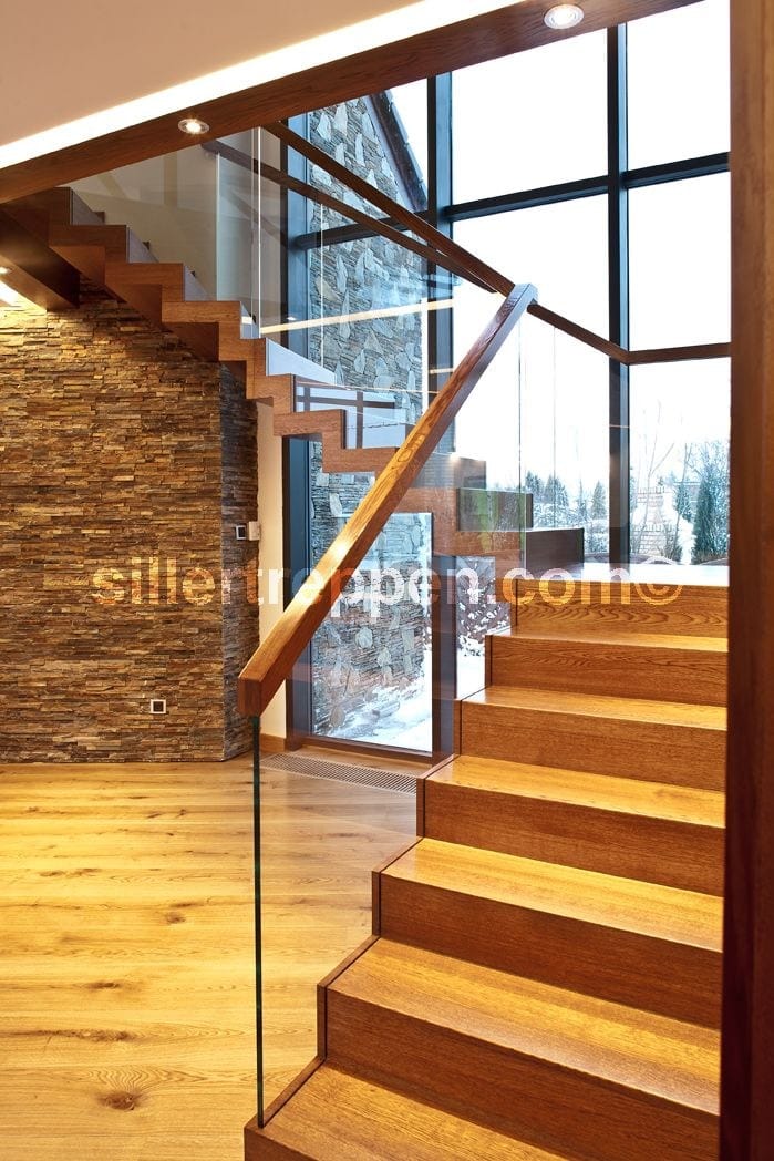 ZIG ZAG DESIGN | Wood and glass Open staircase By Siller Treppen