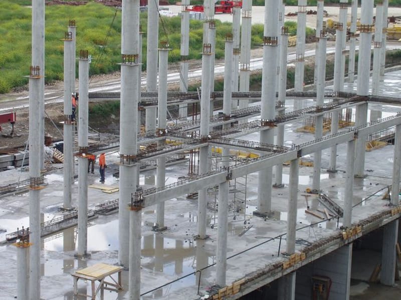 Poutre et pilier à structure mixte acier-béton Pilastro By APE