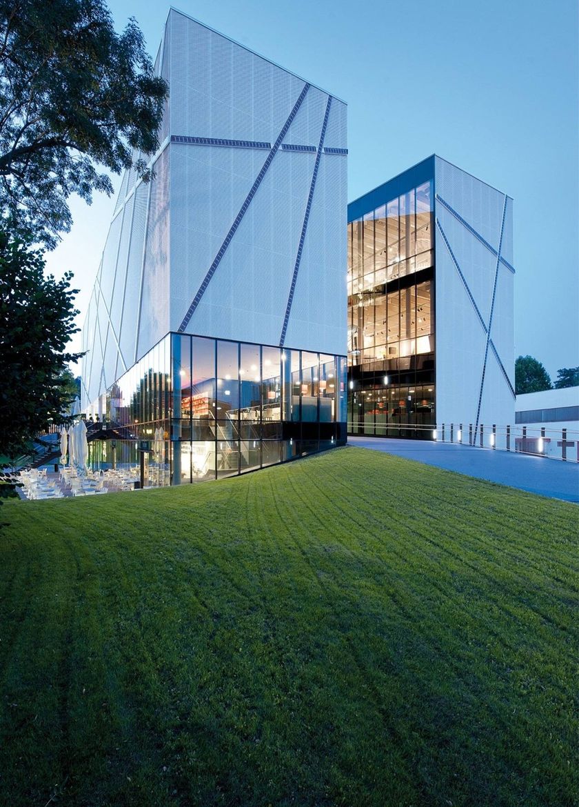 Structural glass facade WICTEC 50 By WICONA
