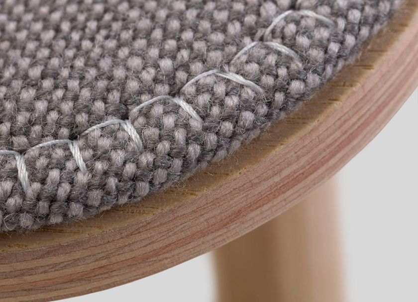 KALI Upholstered fabric chair By Offecct | design Jasper Morrison