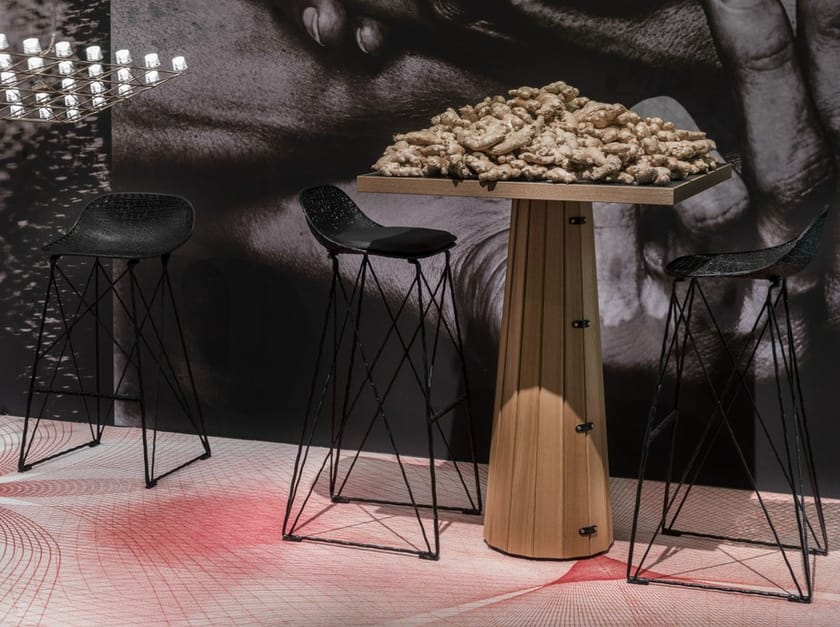 Sled base stool with footrest CARBON BAR STOOL By moooi design Bertjan Pot