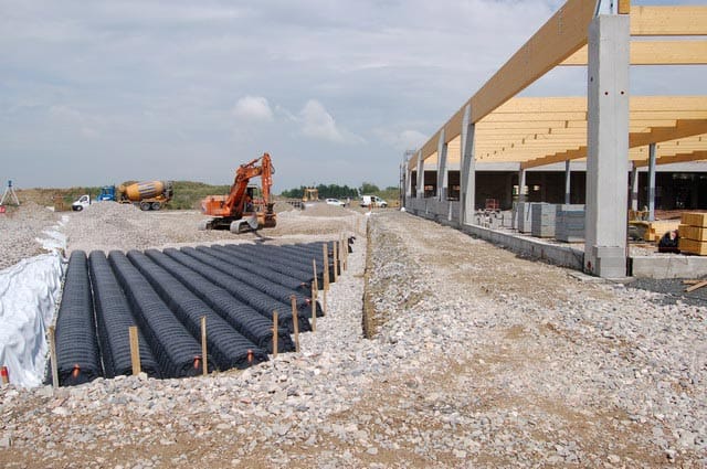 Elemento e canale di drenaggio DRENING - Geoplast - Edilportale