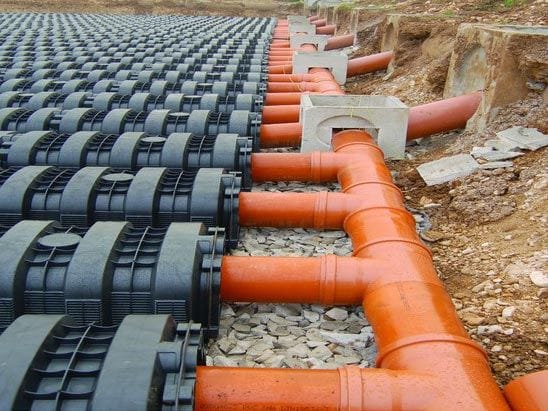 Elemento e canale di drenaggio DRENING - Geoplast - Edilportale