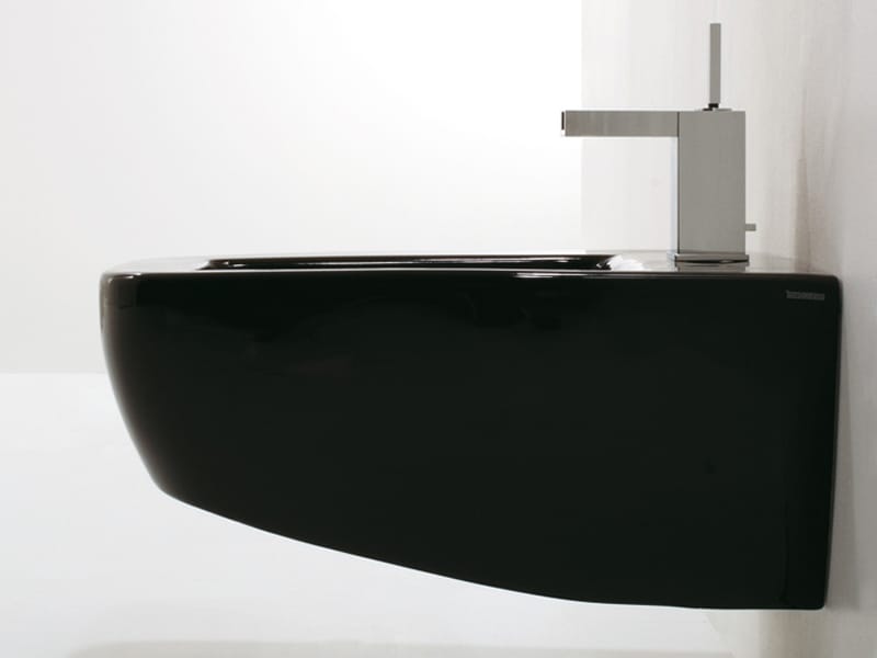 LILAC | Wall-hung toilet By GSG Ceramic Design design Massimiliano Abati