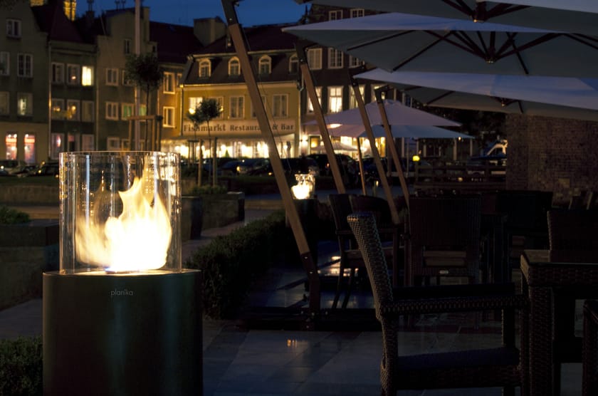 Chimenea exterior de pie TOTEM COMMERCE By Planika