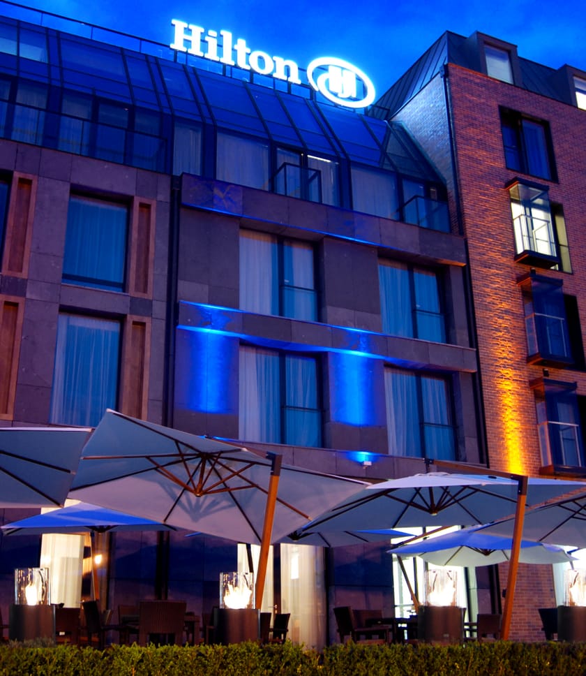 Chimenea exterior de pie TOTEM COMMERCE By Planika