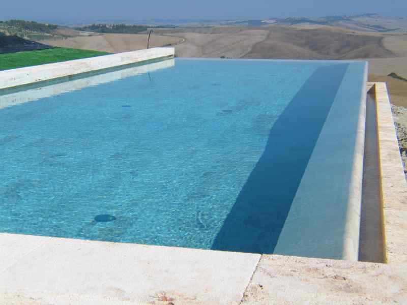 Infinity swimming pool By INDALO PISCINE