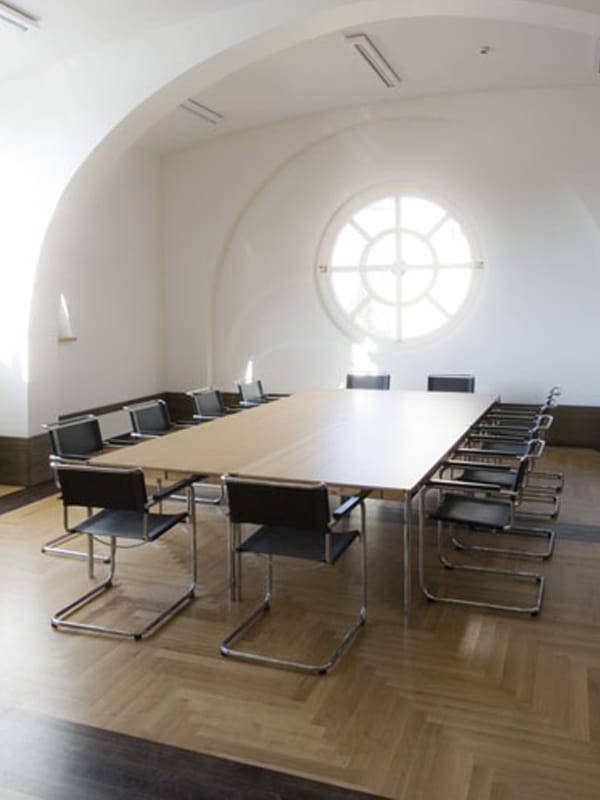 Sedia a sbalzo in cuoio con braccioli S 34 - Thonet