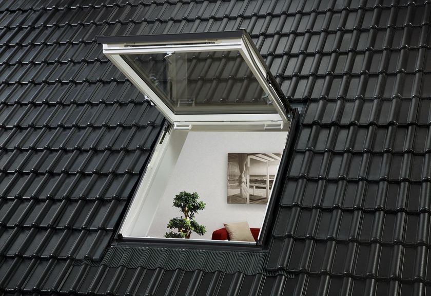 Fenêtre de toit à projection avec ouverture manuelle VELUX Linea vita ...