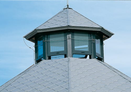 Copertura in zinco titanio a scandole ADEKA® By VMZINC