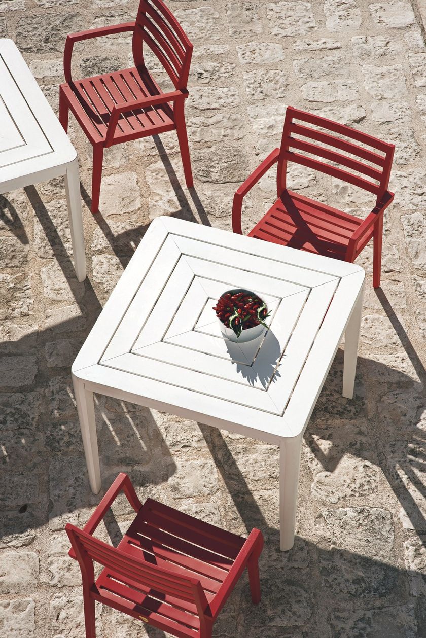 FRIENDS Square wooden garden table By Ethimo