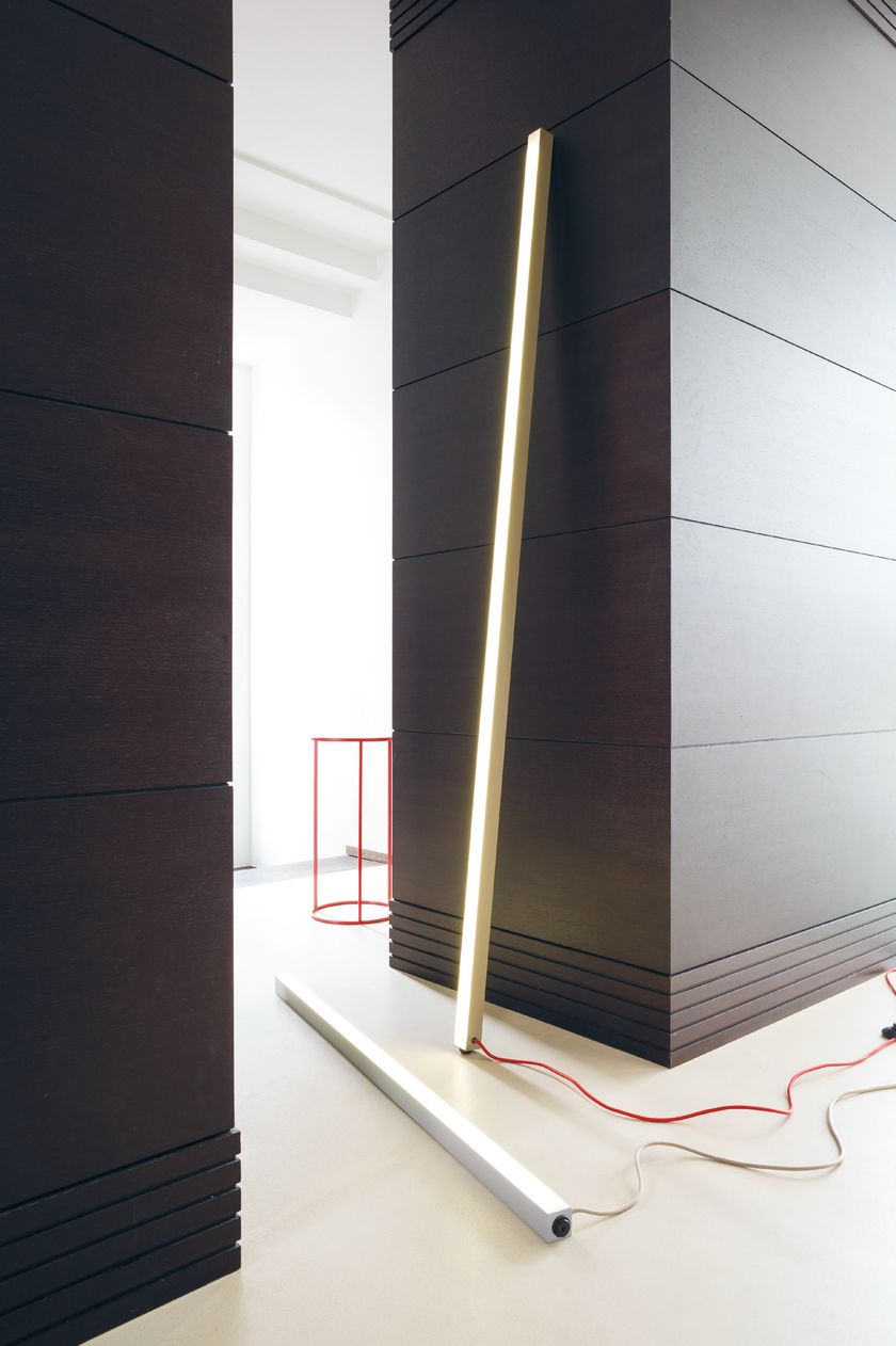 LED aluminium floor lamp FRAME By Schönbuch