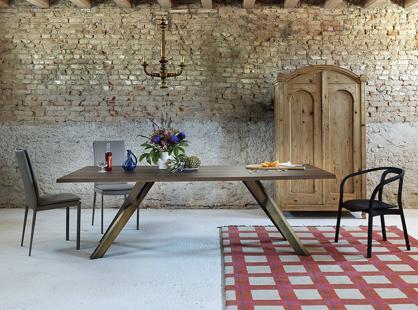 GUSTAVE | Table en chêne By Miniforms design Paolo Cappello