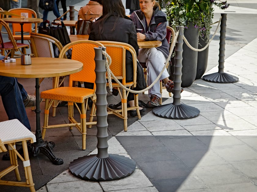 Aluminium bollard post with chains SEVILLA By Nola Industrier