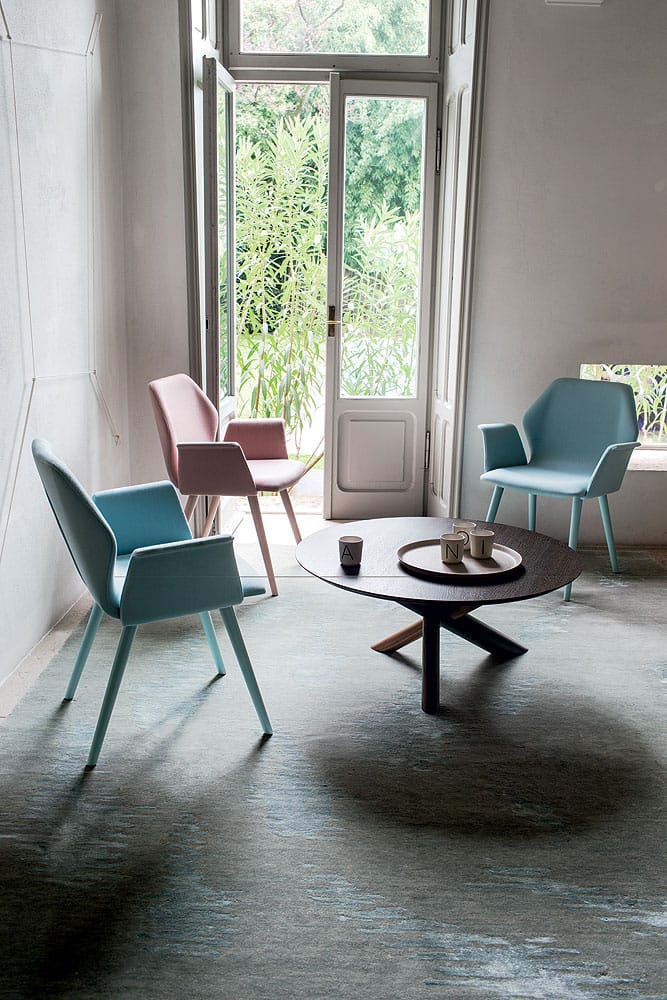 W Mesita redonda de madera maciza By BROSS | design Luciano Marson