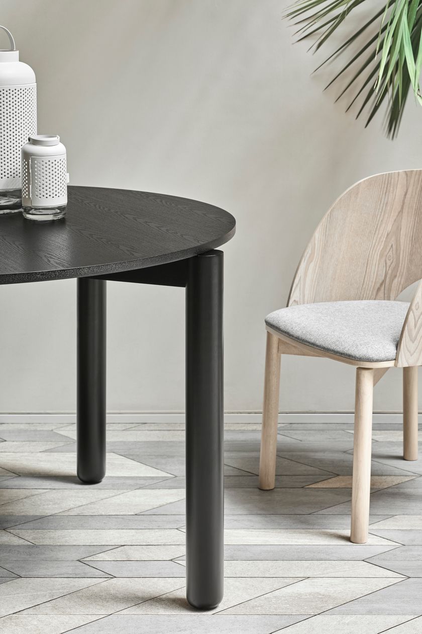 ATLAS Round veneer and rubberwood table By TEULAT | design Cambres Design