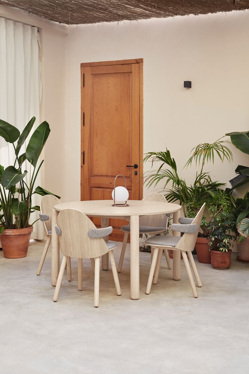 ATLAS Round veneer and rubberwood table By TEULAT | design Cambres Design
