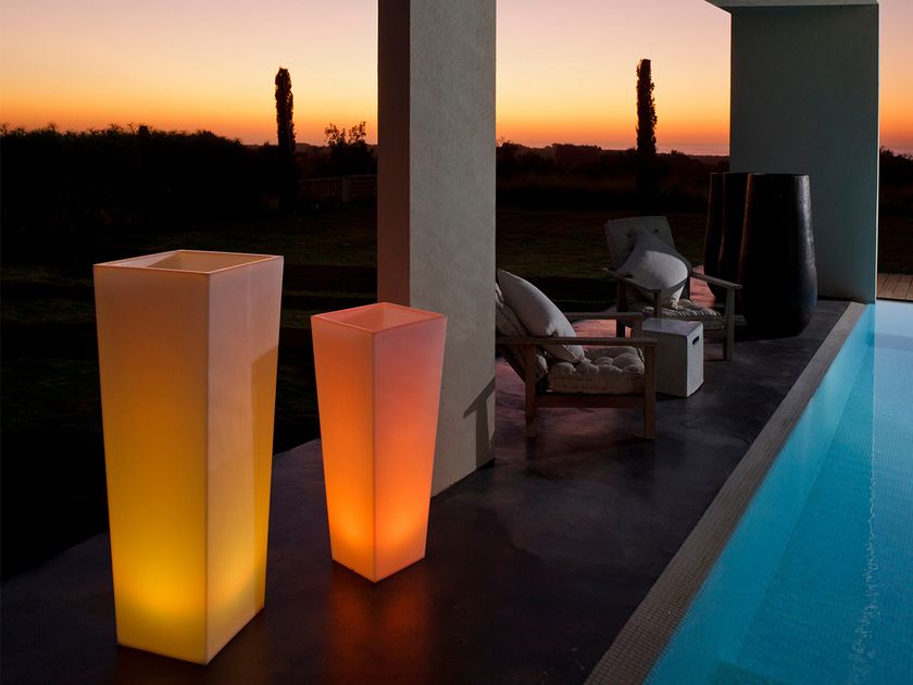 Vaso da giardino alto luminoso in plastica RUMBA Collezione French ...