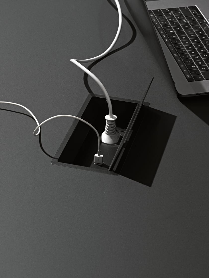 Rectangular office desk with cable management SALINERO 1001 By mETALmobil