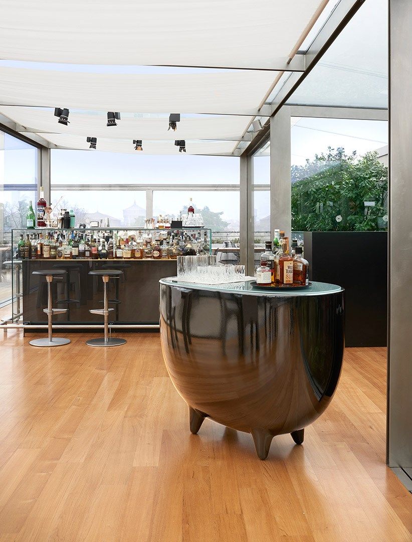 Illuminated polyethylene bar counter SPLAY By SLIDE design Karim Rashid