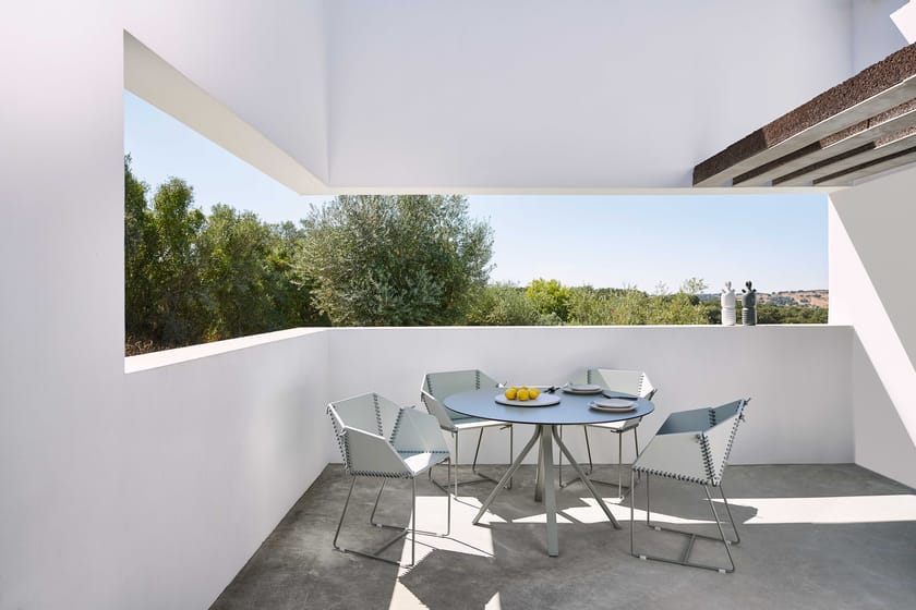 STACK | Round table By GANDIABLASCO design Borja Garcia