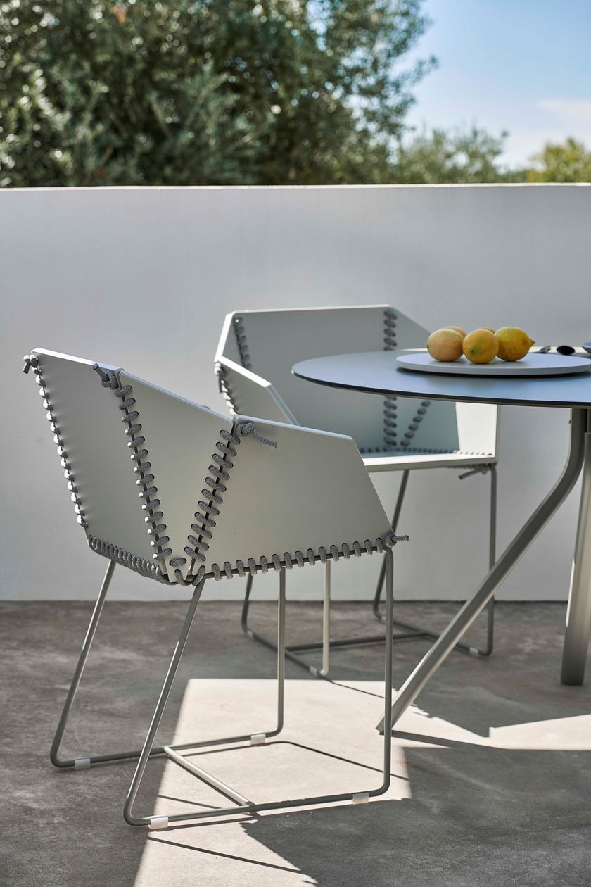 STACK | Round table By GANDIABLASCO design Borja Garcia