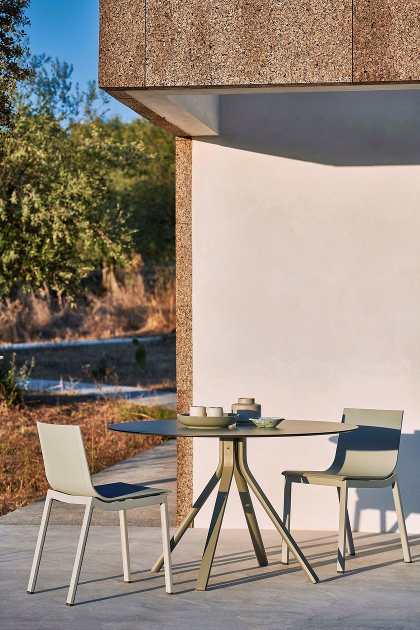 STACK | Round table By GANDIABLASCO design Borja Garcia