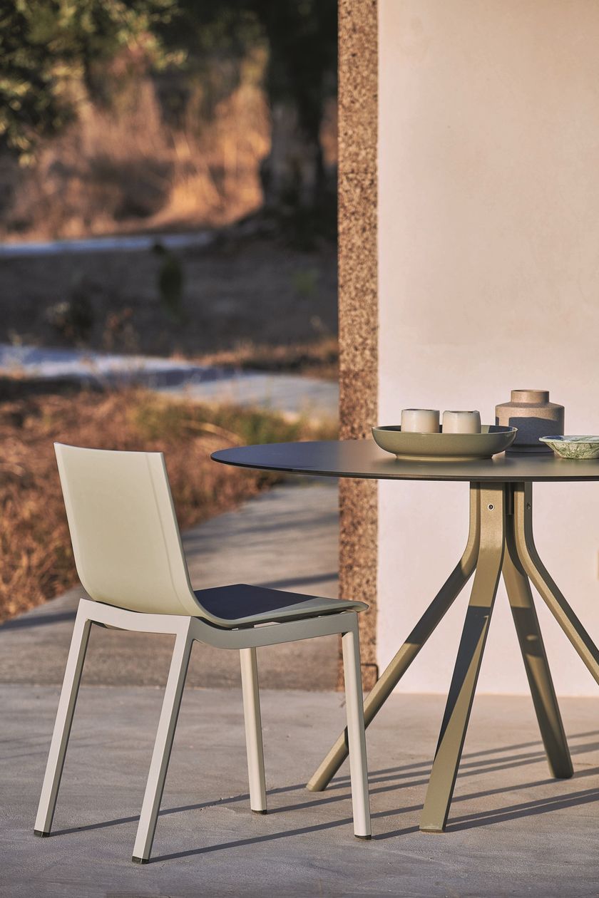 STACK | Round table By GANDIABLASCO design Borja Garcia